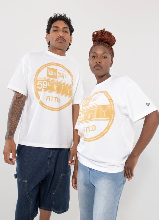 New Era 59fifty Visor Sticker Tee in White | Red Rat