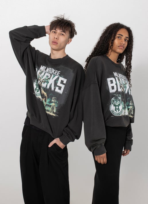 New Era Nba Milwaukee Bucks Washed Graphic Crewneck Sweatshirt in Black ...